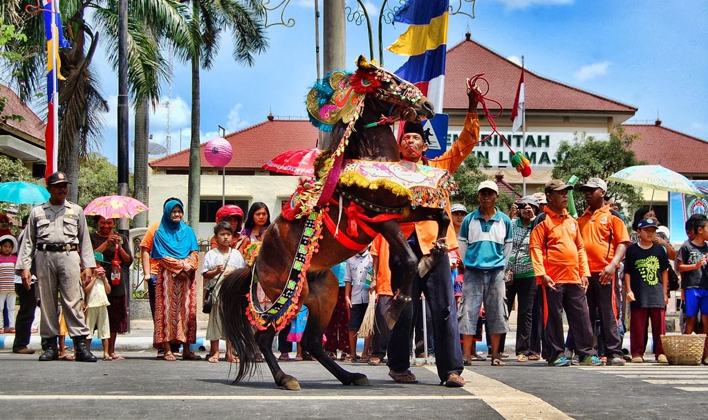 Jaran Kencak Kesenian Yang Terus Dilestarian Oleh Masyarakat Lumajang ...