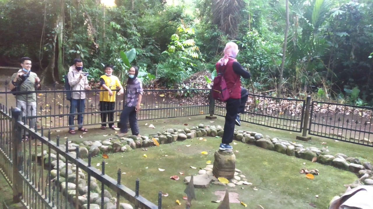 Kurangnya Ilmu Pengetahuan, Situs Sejarah Karang Kamulyan Terkesan ...